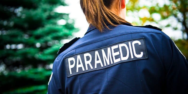Tim Medis: Peranan Paramedis Dalam Menangani Situasi Kritis? • Deherba.com Tim Medis: Peranan Paramedis Dalam Menangani Situasi Kritis? • Deherba.com